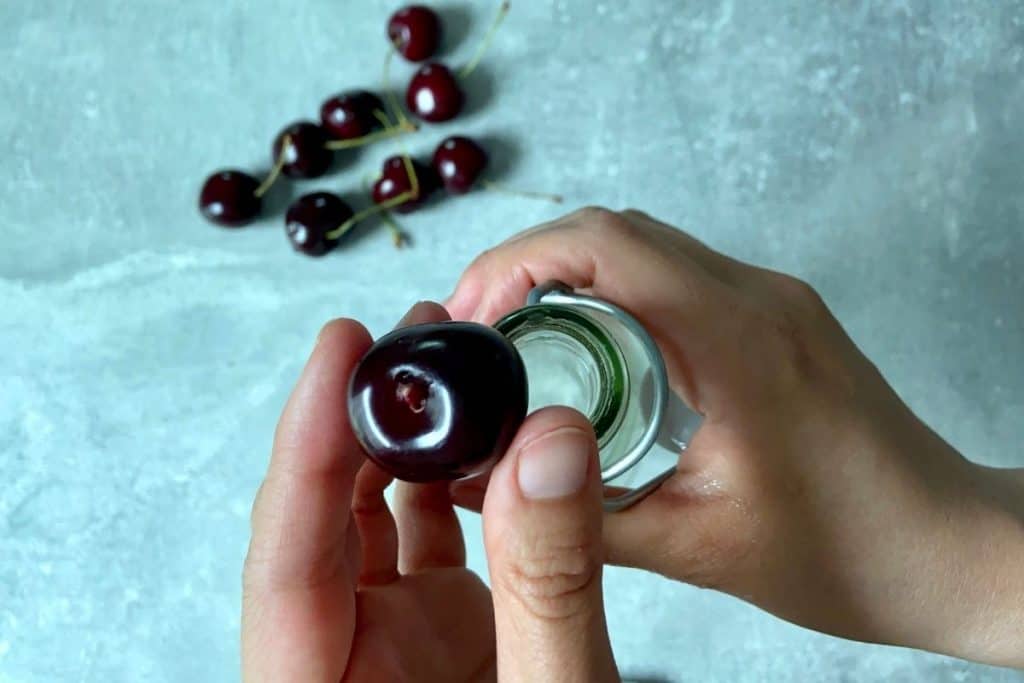How to easily pit cherries without a pitter (VIDEO included)